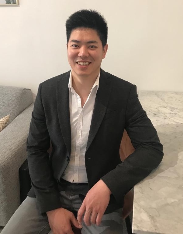 Tan Quach bereid het werk voor - De Westlandse Zoom